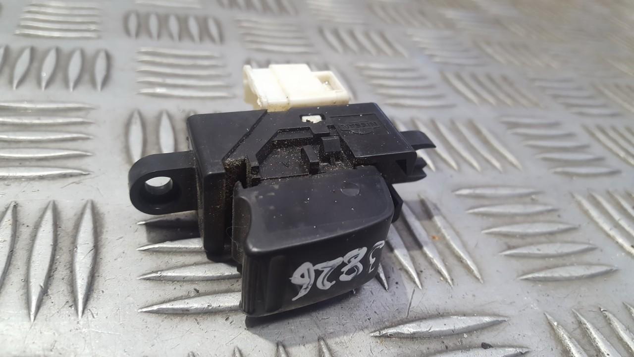 Nissan X-Trail 2002 Power window control (Window Regulator-Window ...