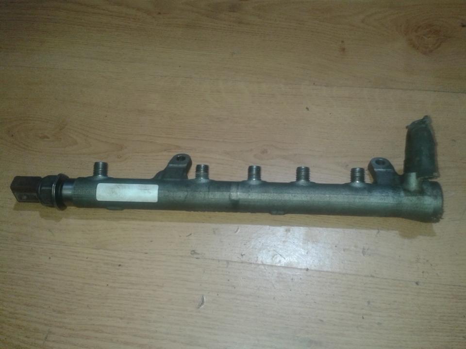 r03l125a Fuel injector rail (injectors)(Fuel distributor) Audi A3 2008 ...