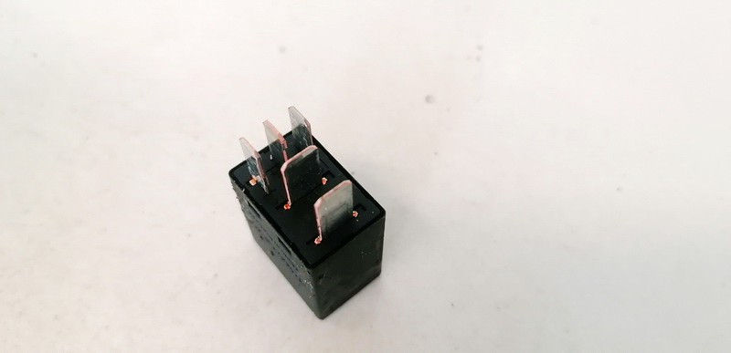 8888301316 30765042 Relay module Volvo V40 2016 2.0L - EIS01091094 ...