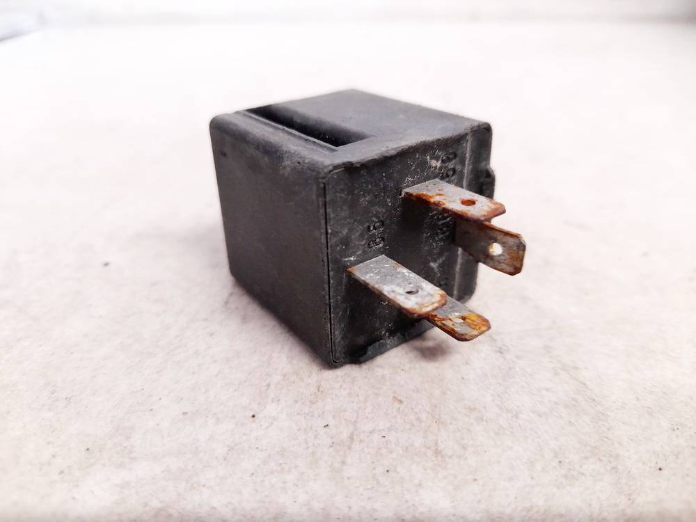 443951307 3sb004885-00 3sb00488500 Relay module Audi 100 1993 ...