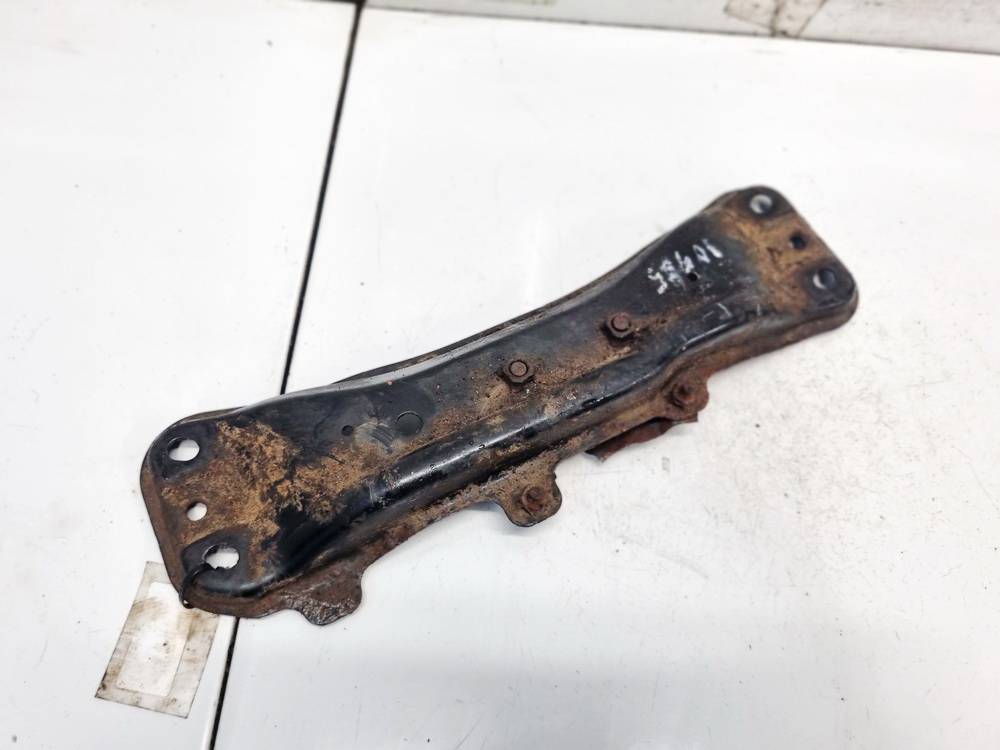 used used Engine Mount Bracket and Gearbox Mount Bracket Subaru ...