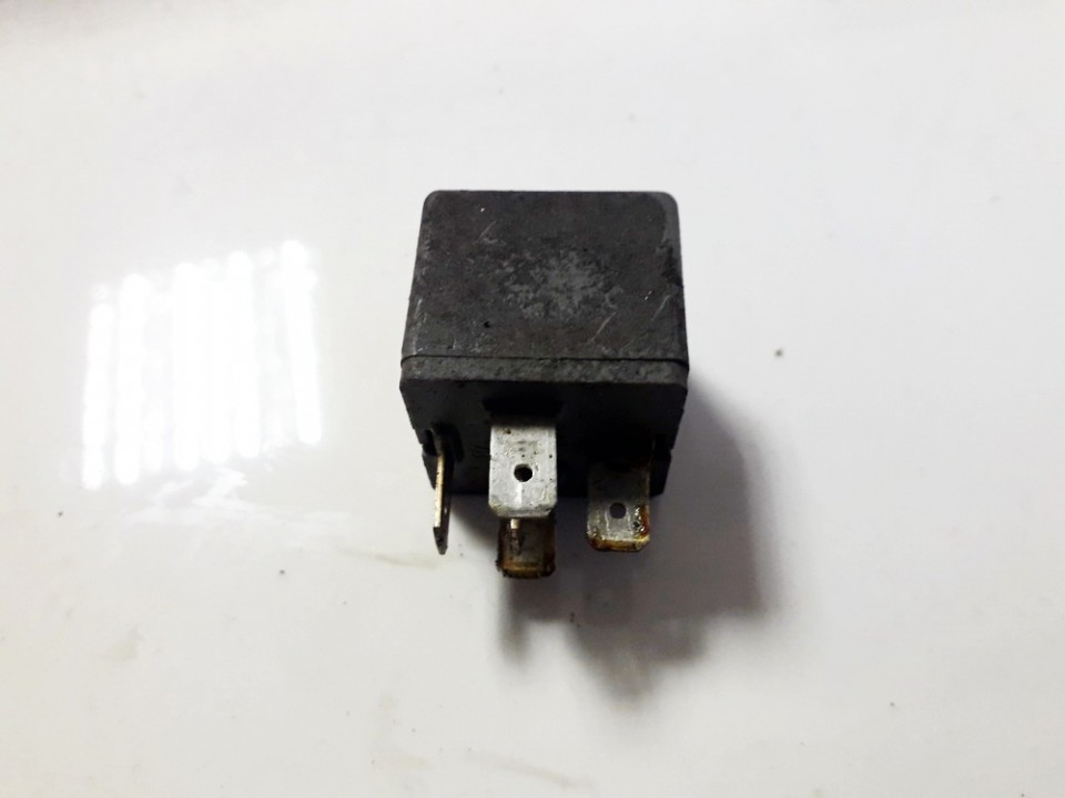 B047 12V-2337 Relay module Renault Espace 1995 2.0L - EIS00951232 ...