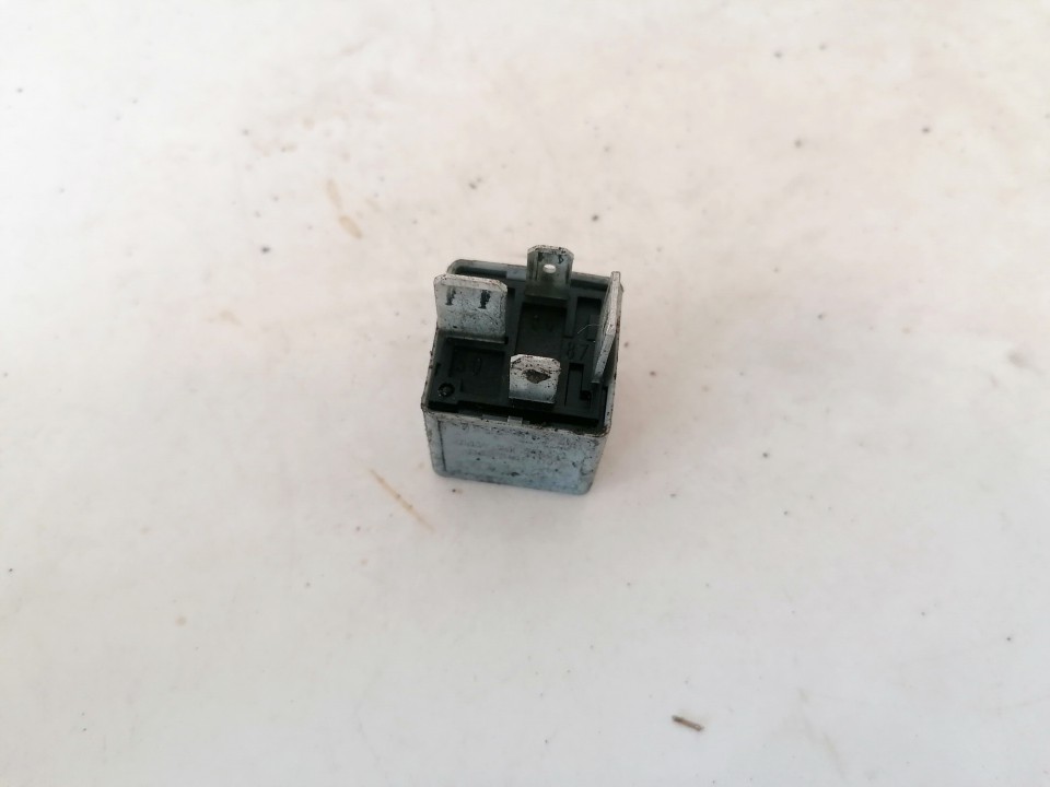 8d0951253 v23134-j52-x300 Relay module Audi A6 1996 1.9L - EIS01341317 ...