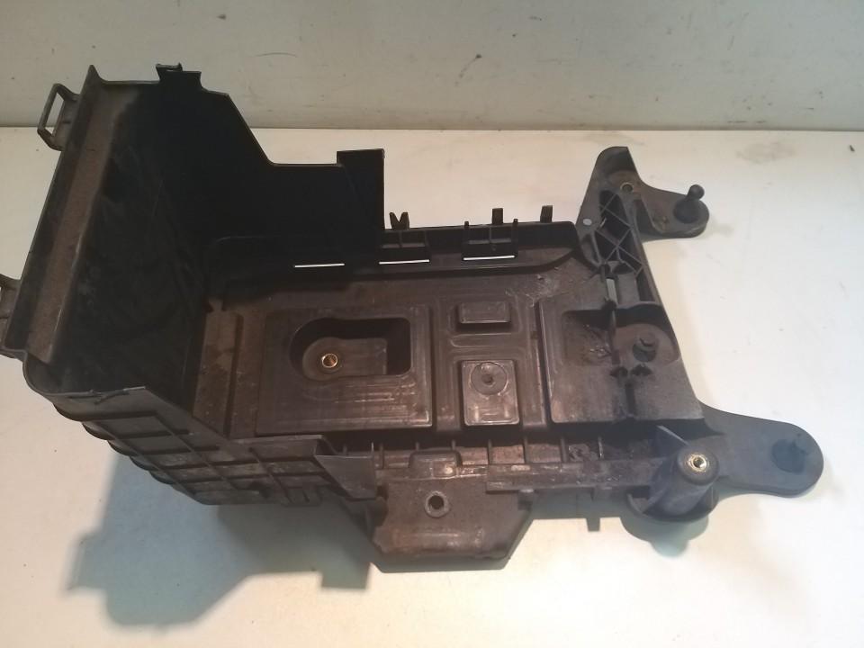 1K0915333C used Battery Boxes - Trays Volkswagen Golf 2005 1.9L ...