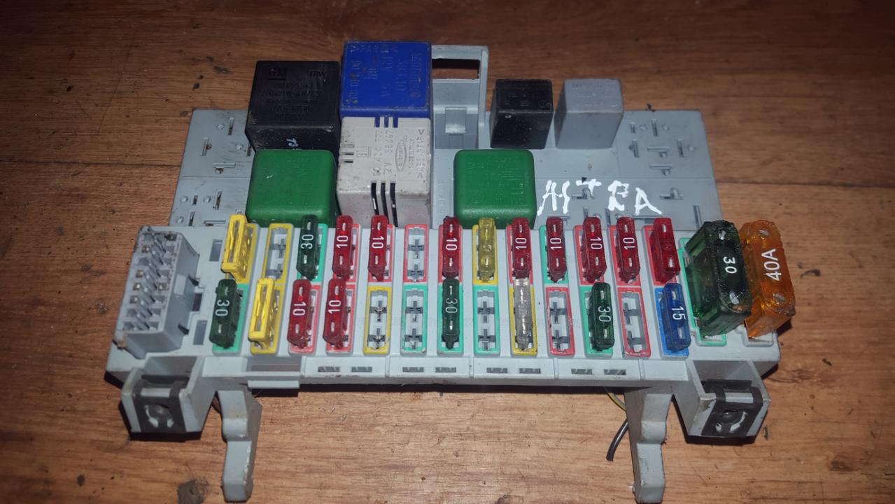 n/a Fuse box Opel Corsa 1994 1.8L - EIS00101435 | Used Auto Parts Shop