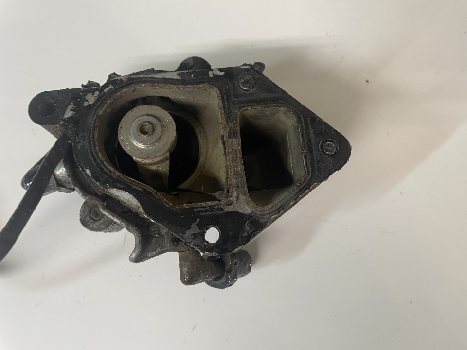 8636779 used Thermostat Housing (Flange) Volvo XC 90 2004 2.9L 50EUR ...