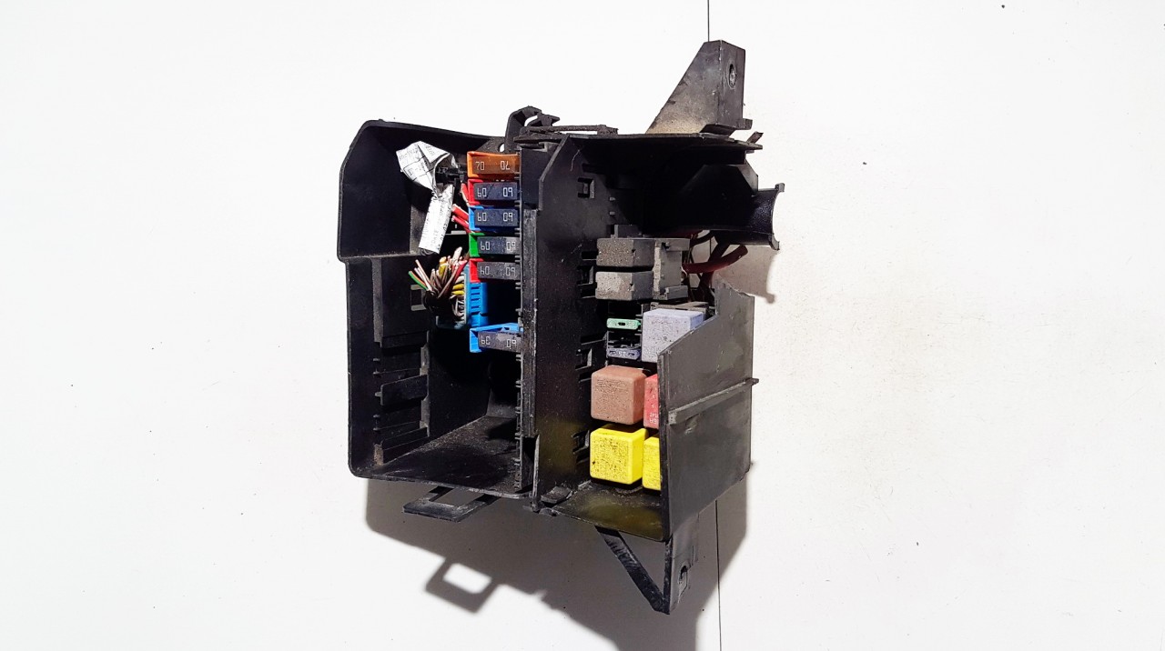 7700810929 8200051112 Fuse box Renault Laguna 1999 - EIS00871498 | Used ...