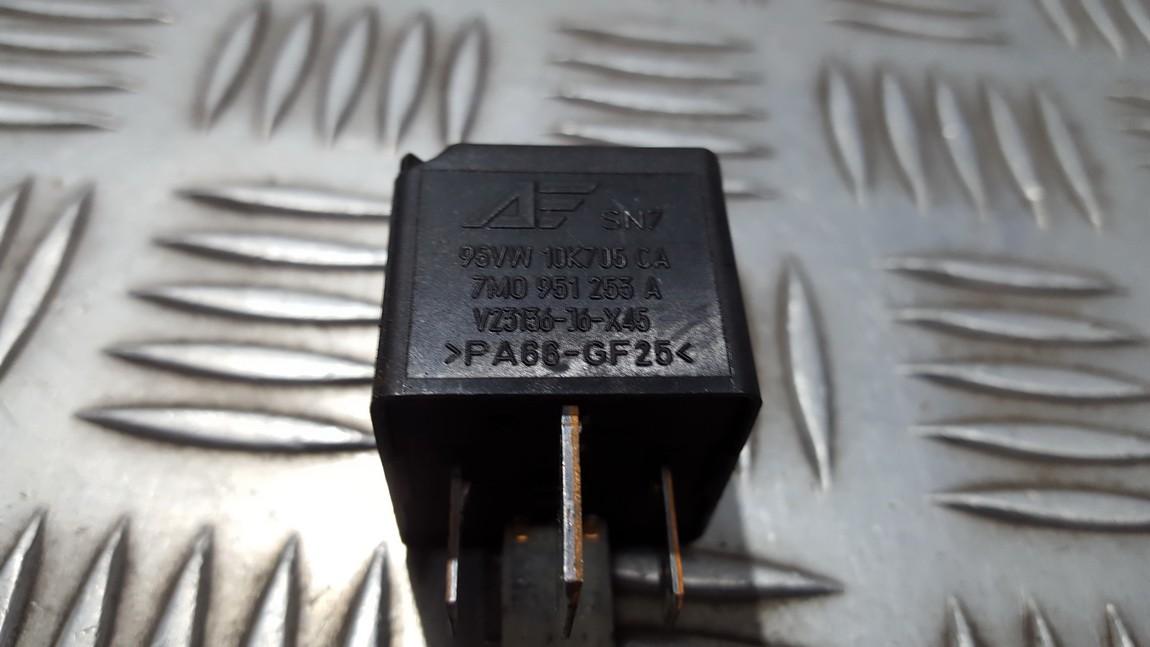 7M0951253A 95VW10K705CA Relay module Volkswagen Polo 2000 1.4L ...