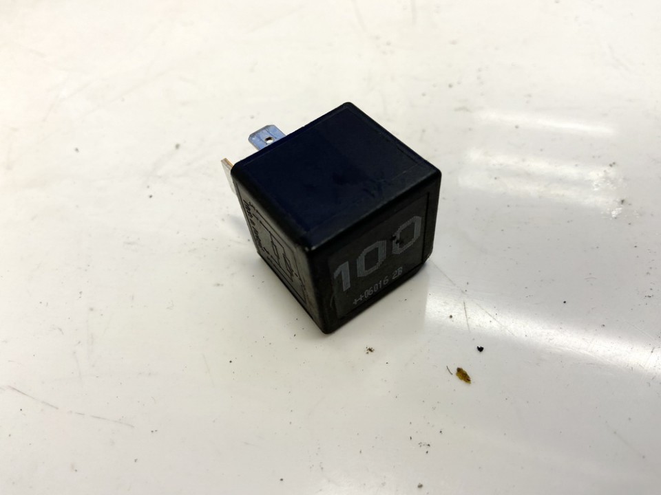 7m0951253a 95vw10k705ca Relay module Volkswagen Golf 1998 1.4L 4EUR ...