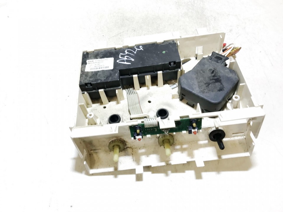 863160015 used Climate Control Panel (heater control switches) Mazda ...