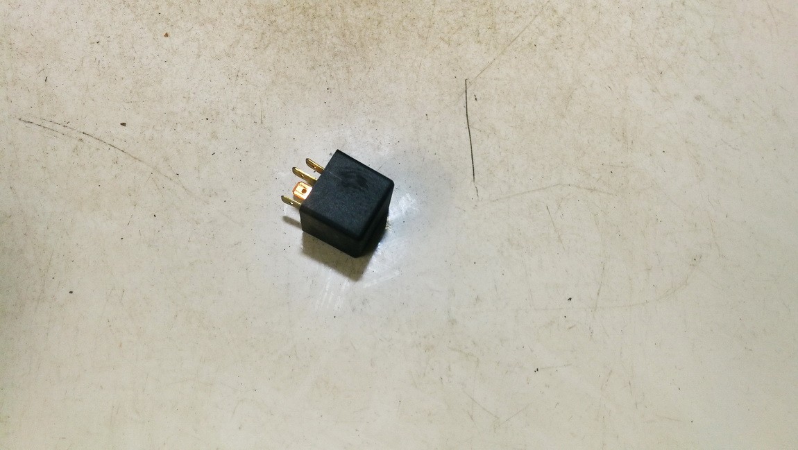 9522438050 USED Relay module Hyundai XG 1999 3.0L - EIS00831684 | Used ...