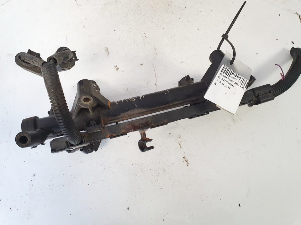 047906031c Fuel injector rail (injectors)(Fuel distributor) Skoda Fabia ...