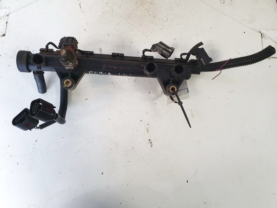 047906031c Fuel injector rail (injectors)(Fuel distributor) Skoda Fabia ...