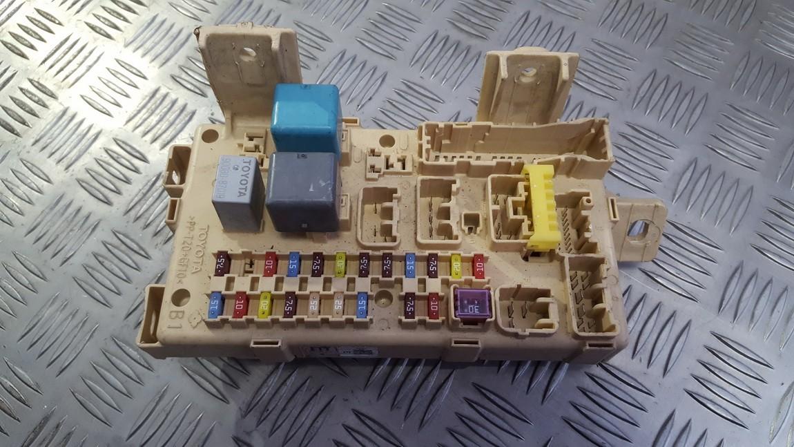 892210F020 89221-0F020 Fuse box Toyota Corolla Verso 2005 2.2L ...