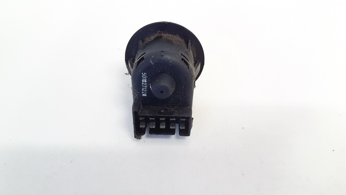 5010271228 Truck - Renault Midlum 2005 Wing mirror control switch ...