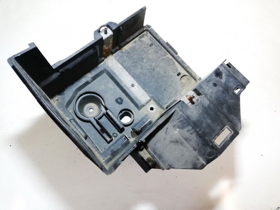 3m5110723an used Battery Boxes - Trays Ford Focus 2005 1.6L 10EUR ...