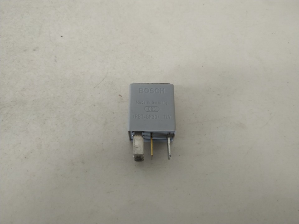 13100504 Opel Meriva 2004 Relay module | EuroImpex