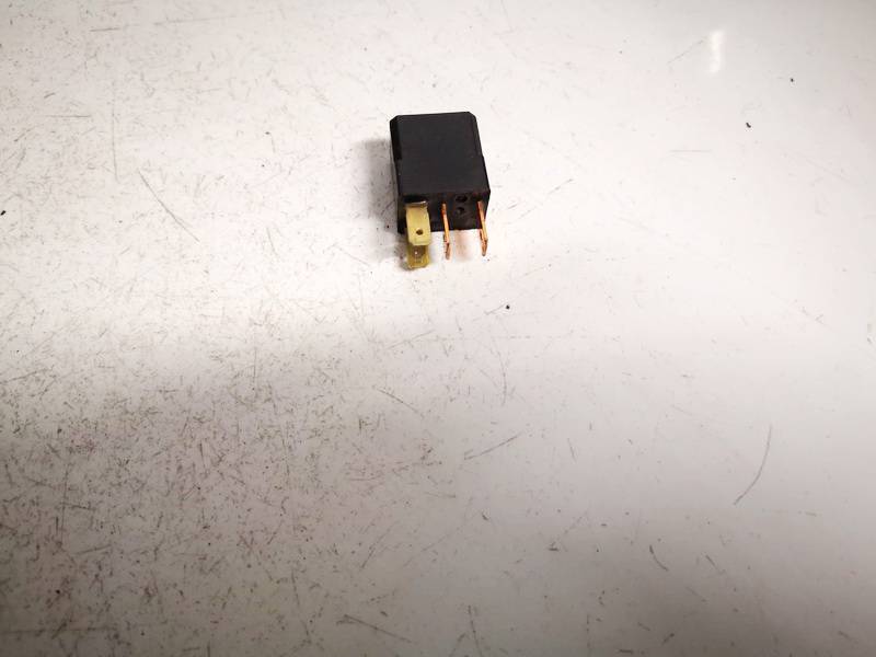 um4667730 acm33221 Relay module Mazda CX-5 2013 2.2L - EIS02222611 ...