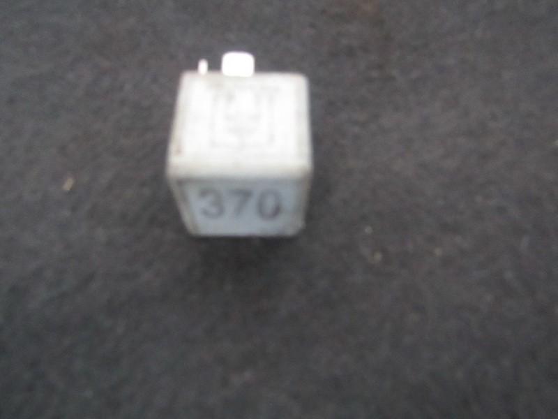 8d0951253 v23134-j52-x300 Relay module Volkswagen Passat 2000 1.0L ...