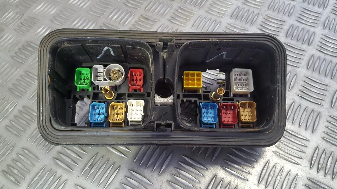 6Q0937403B 1394586, 1394595 Fuse box Volkswagen Polo 2005 - EIS00410270 ...