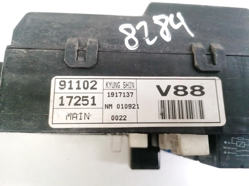 9110217251 V88 Fuse box Hyundai Matrix 2002 1.8L - EIS01702718 | Used ...