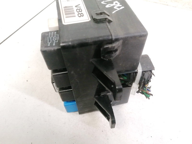 9110217251 V88 Fuse box Hyundai Matrix 2002 1.8L - EIS01702718 | Used ...
