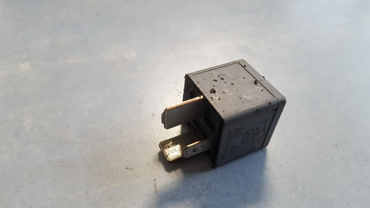 8D0951253 USED Relay module Volkswagen Passat 2004 2.8L - EIS00652819 ...
