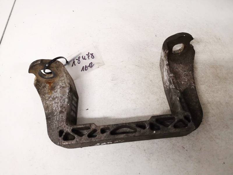 used used Engine Mount Bracket and Gearbox Mount Bracket Volvo V50 2004 ...