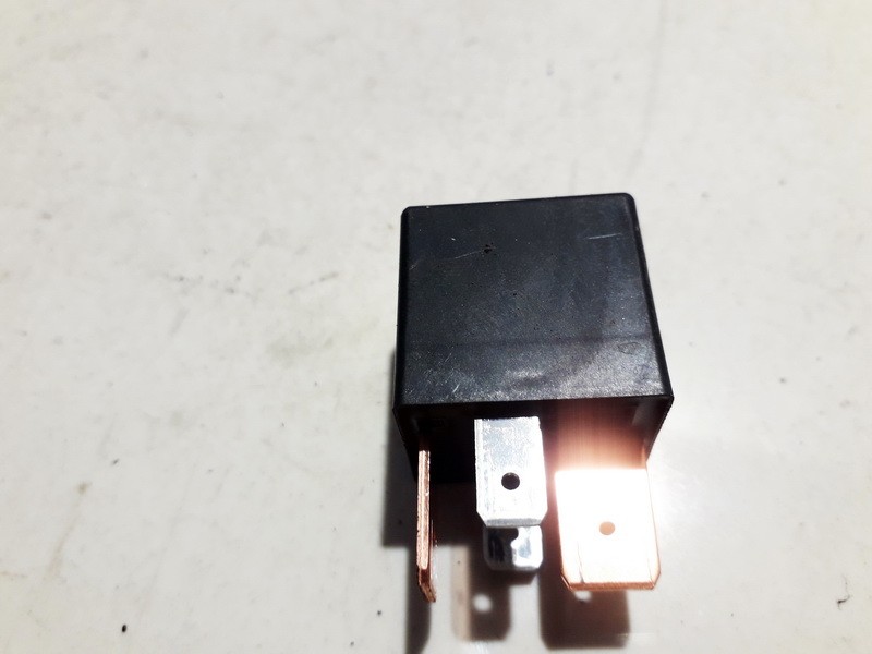 MR301978 ACB82201M09 Relay module Mitsubishi Outlander 2008 2.0L ...