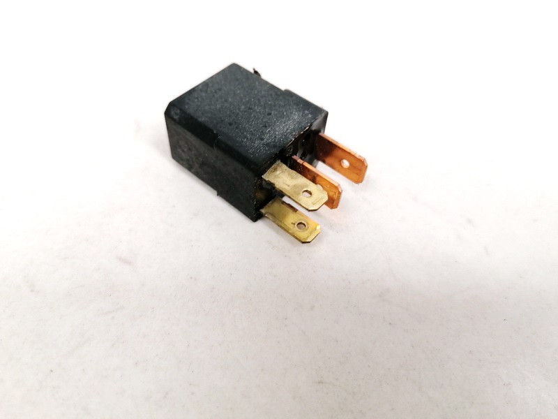 ACM33221 USED Relay module Mazda 5 2006 1.8L - EIS01242995 | Used Auto ...