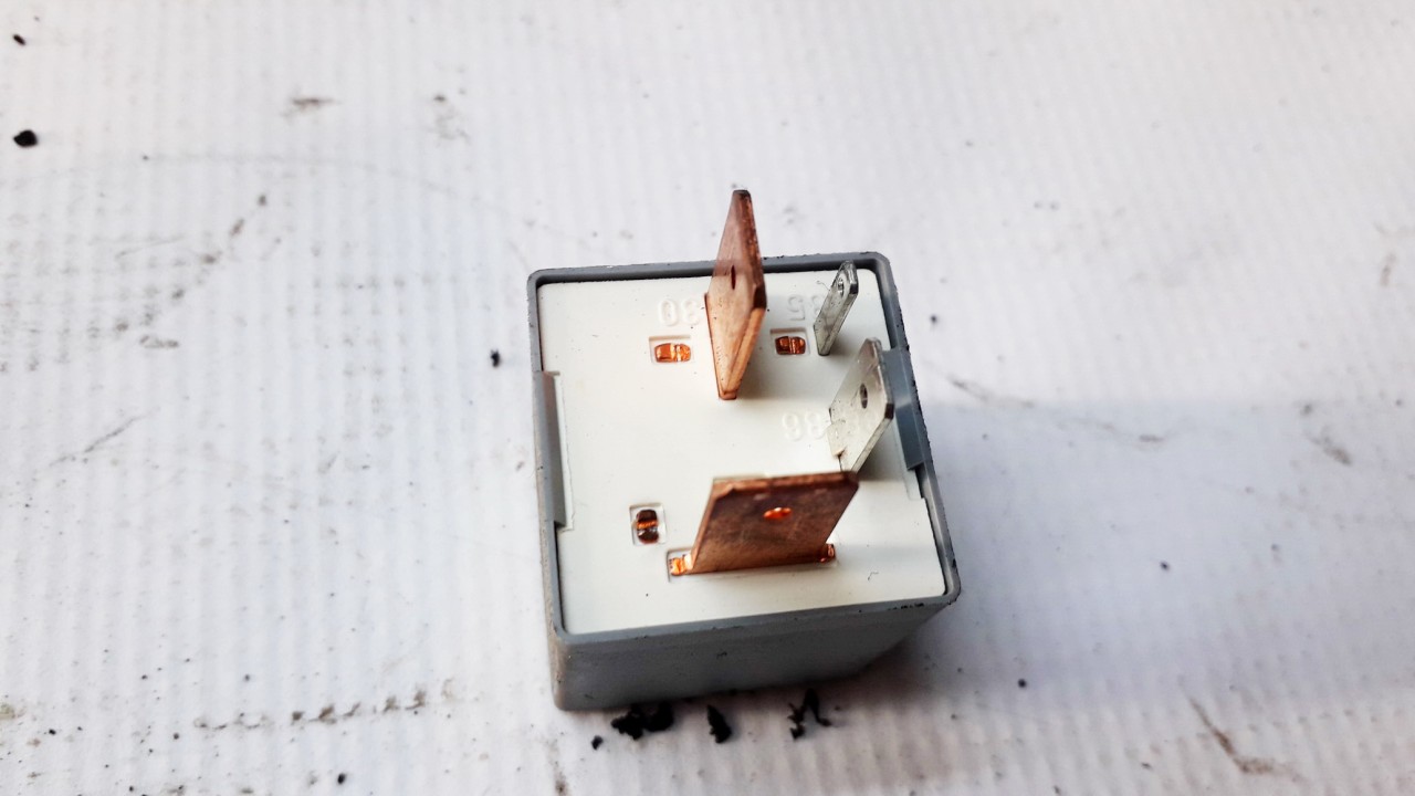 357911253 USED Relay module Skoda Octavia 2001 1.9L 4EUR EIS00882998 ...