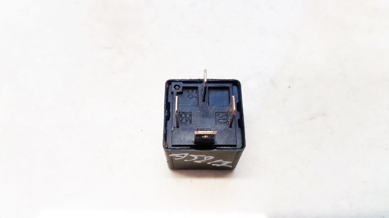 90464760 USED Relay module Opel Zafira 2000 2.0L - EIS00970308 | Used ...