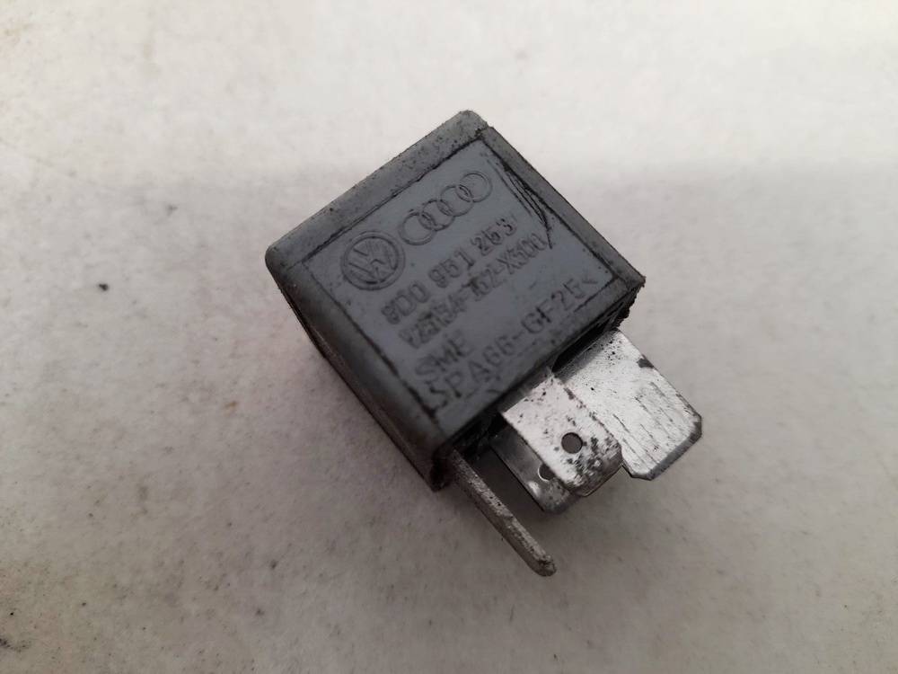8d0951253 v23134-j52-x300 Relay module Audi A4 2002 5EUR EIS01753115 ...