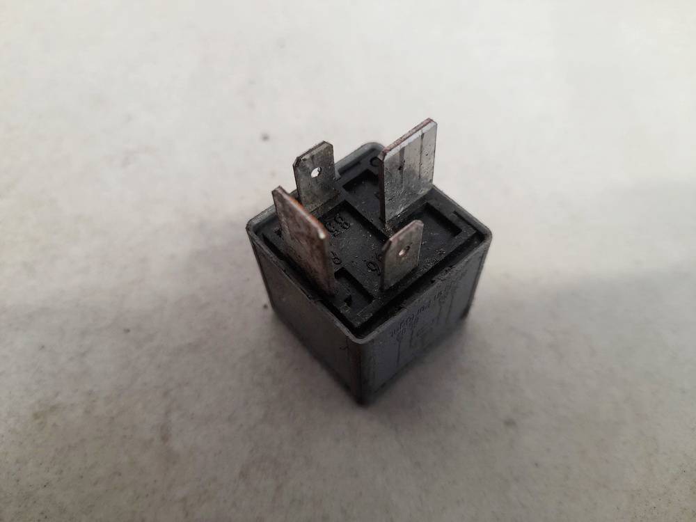 8d0951253 v23134-j52-x300 Relay module Audi A4 2002 4EUR EIS01753142 ...