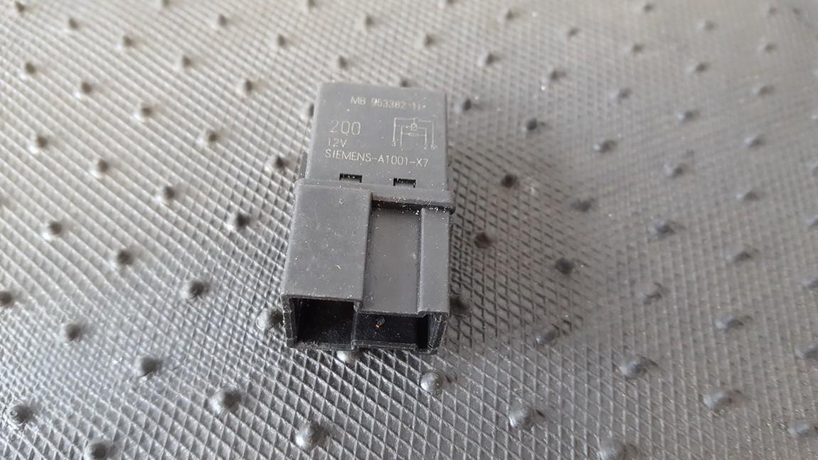 MB953382 A1001-X7 Relay module Volvo S40 1996 2.0L - EIS00233189 | Used ...