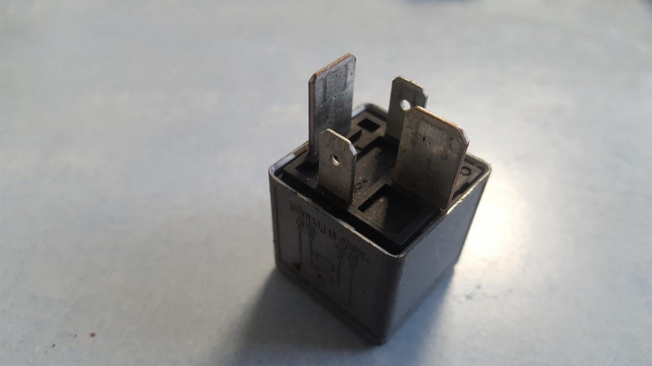 8D0951253 USED Relay module Volkswagen Passat 2001 2.8L - EIS00653211 ...