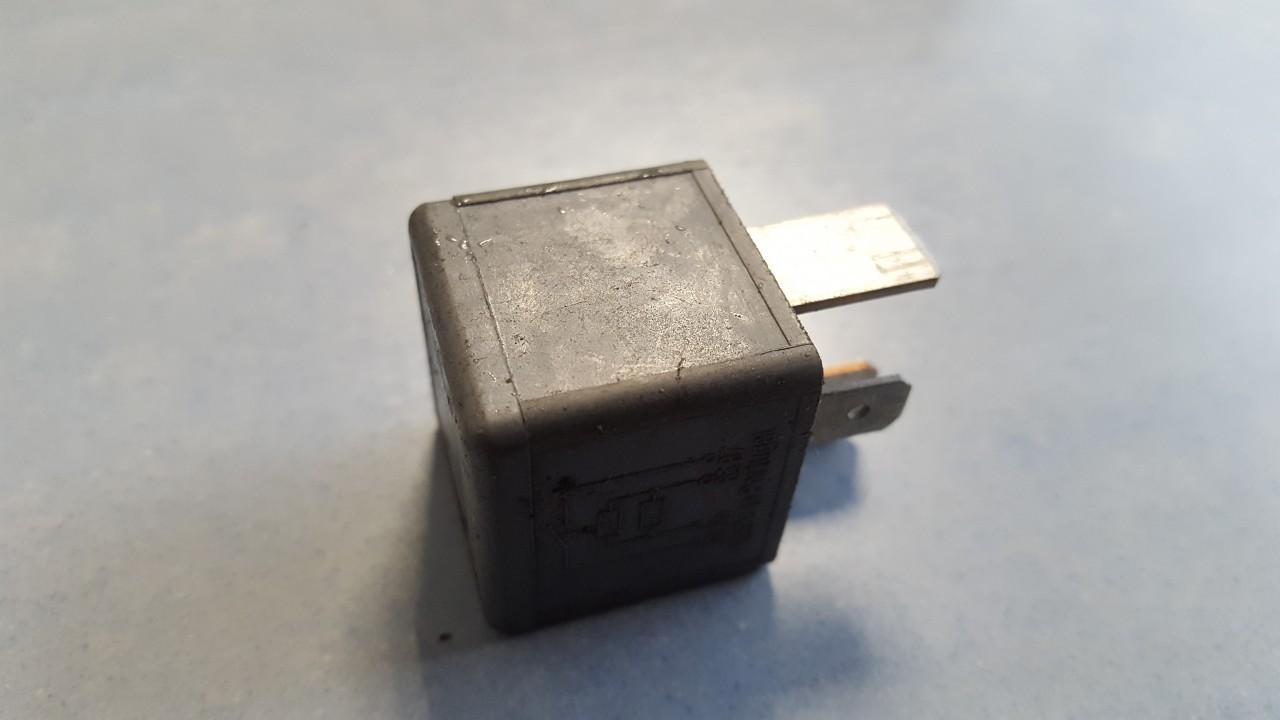 8D0951253 USED Relay module Volkswagen Passat 2001 2.8L - EIS00653211 ...