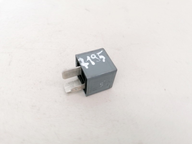 8D0951253A V23134-J52-X301 Relay module Audi A6 1998 1.8L - EIS01423214 ...