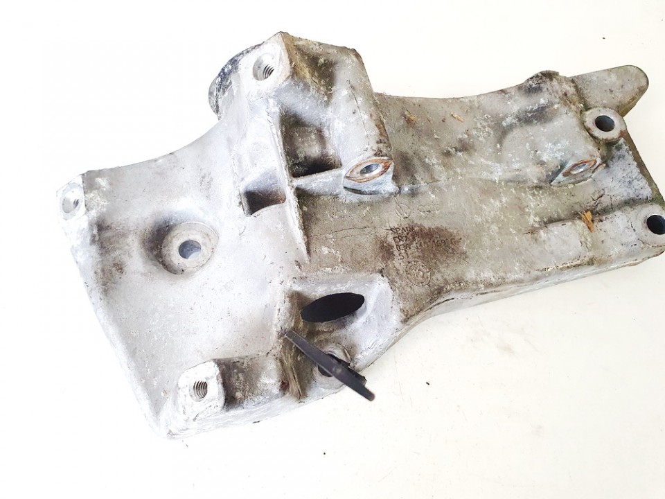 036145169g Engine Mount Bracket and Gearbox Mount Bracket Volkswagen ...