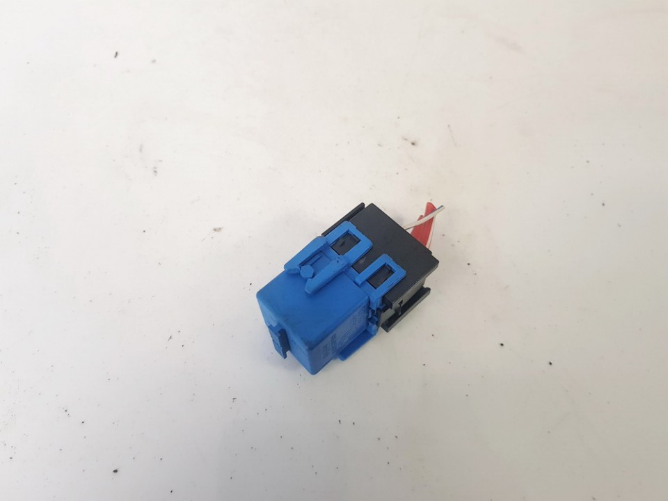 61366915327 used Relay module BMW 1-Series 2007 2.0L - EIS01313305 ...