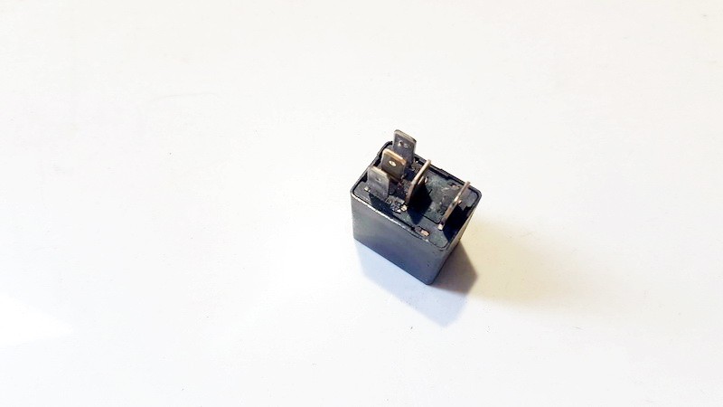 04608650 68832c Relay module Chrysler Voyager 1999 2.5L - EIS00870331 ...