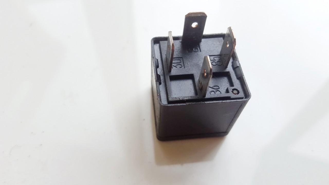 90464760 USED Relay module Opel Astra 2000 - EIS00623334 | Used Auto ...