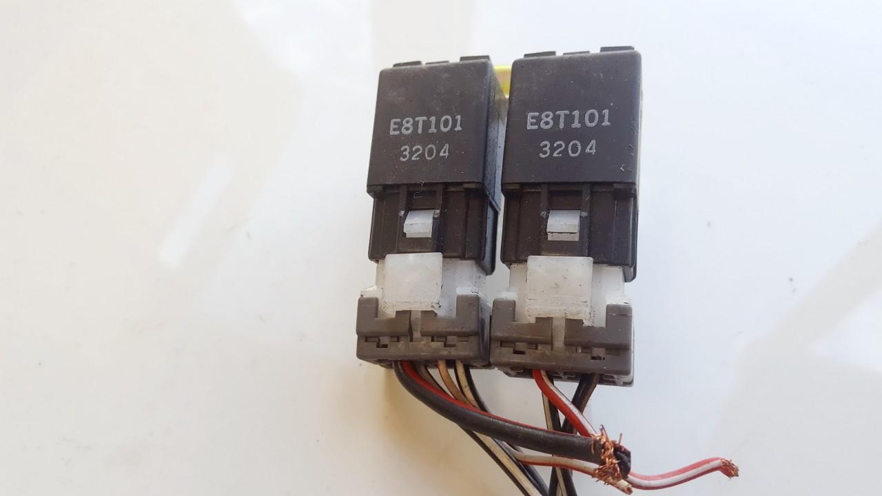 E8T101 3204 Relay module Mitsubishi Carisma 1997 - EIS00623414 | Used ...