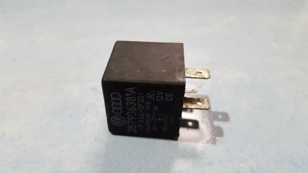 357906381A 24690000 Relay module Volkswagen Golf 1995 - EIS00713628 ...