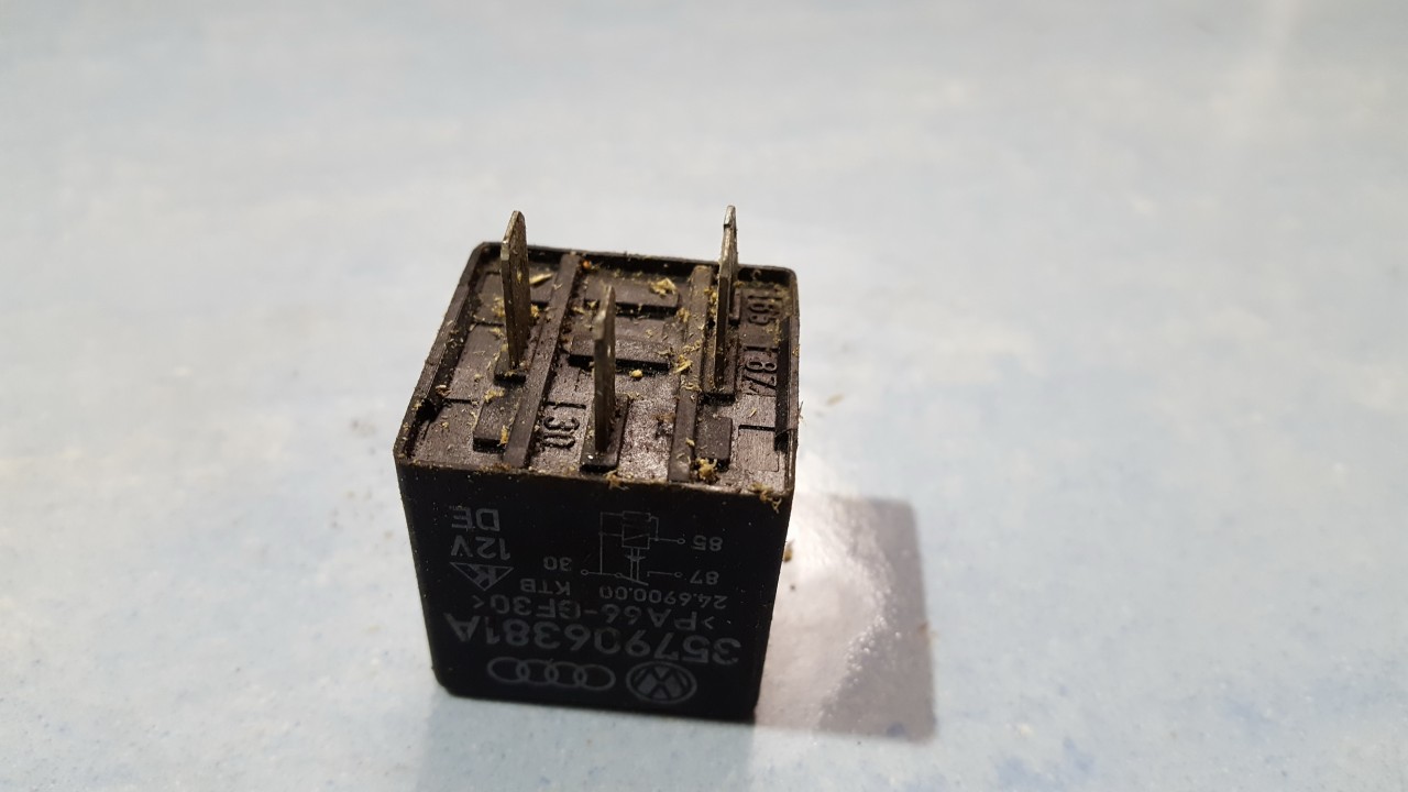 357906381A 24690000 Relay module Volkswagen Golf 1995 - EIS00713628 ...