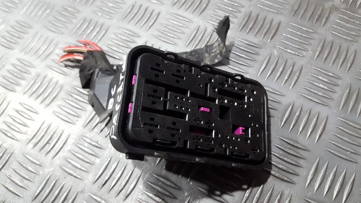 1K0937700B Volkswagen Passat 2007 Fuse box | EuroImpex