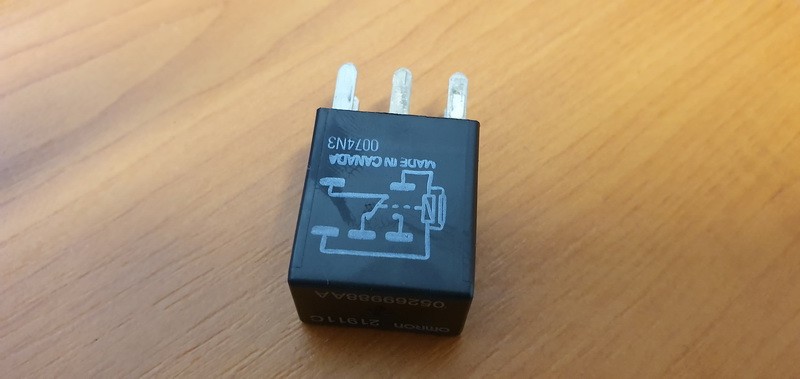 21911c 05269988aa Relay module Chrysler PT Cruiser 2003 - EIS00763711 ...