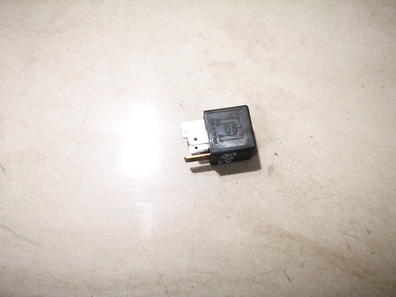 8d0951253 v23134-j52-x300 Relay module Audi A4 1996 1.8L - EIS01303889 ...