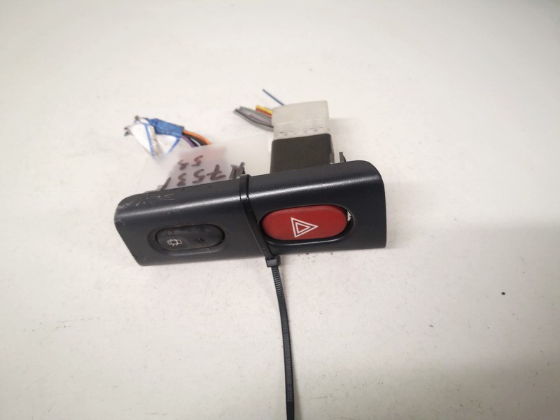 Renault Laguna 2000 Hazard switch | EuroImpex