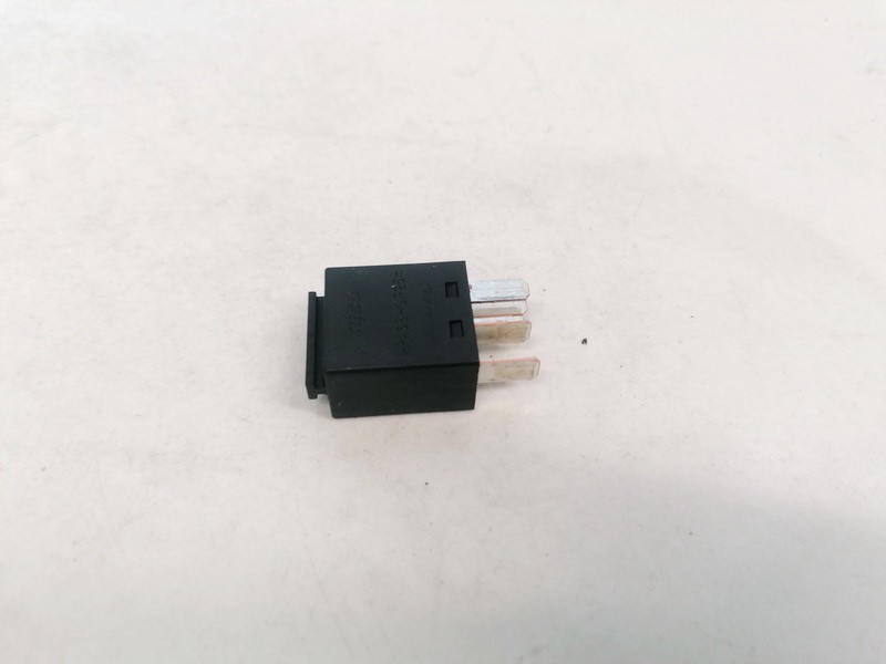 61366919113 V23074-A1001-X64 Relay module BMW 1-Series 2006 2.0L 4EUR ...